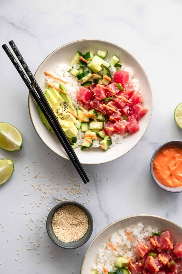 Receta de Poke Bowl de atún ahi picante | Tomas Rosprim