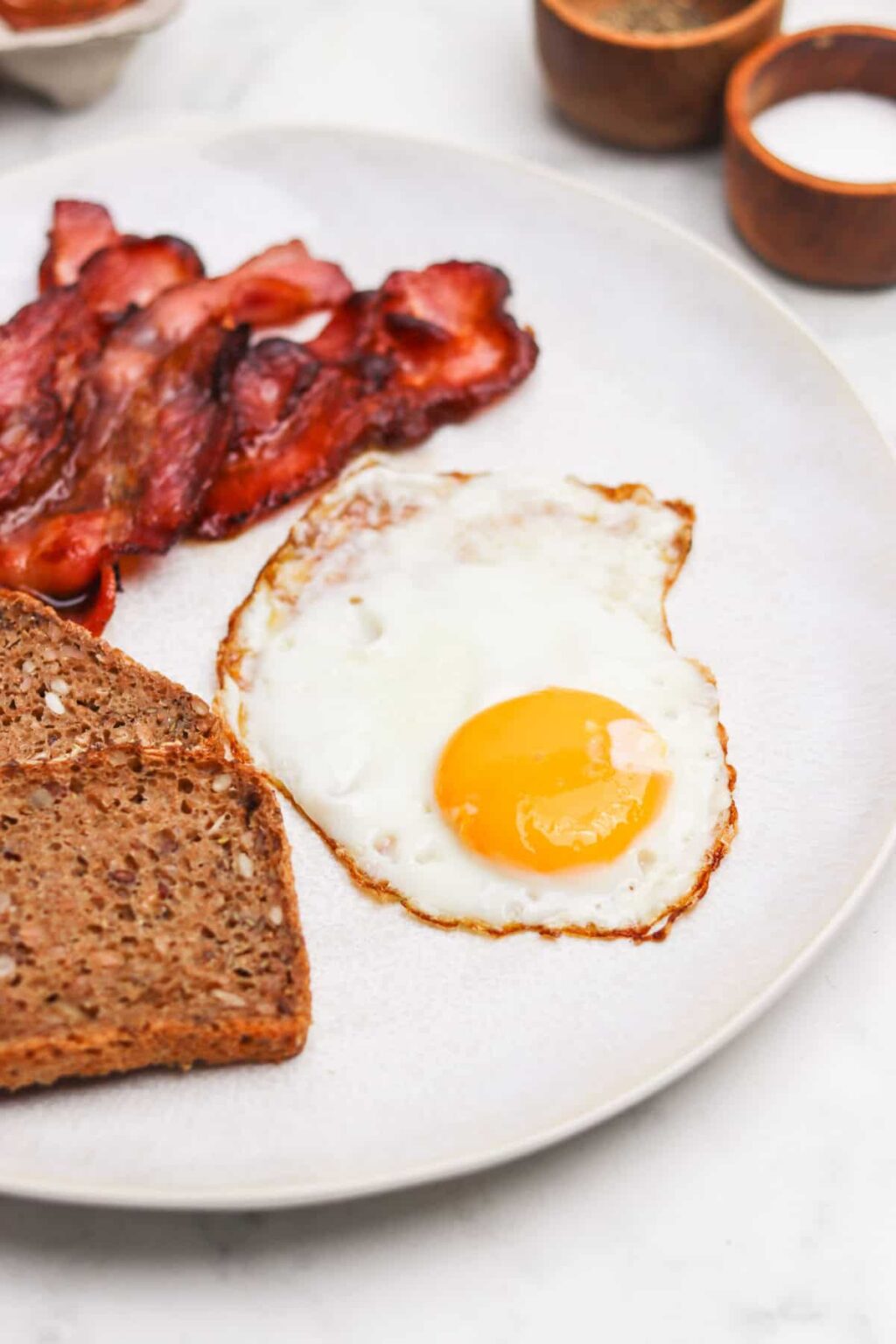 Perfect Sunny Side-Up Eggs - Food Faith Fitness