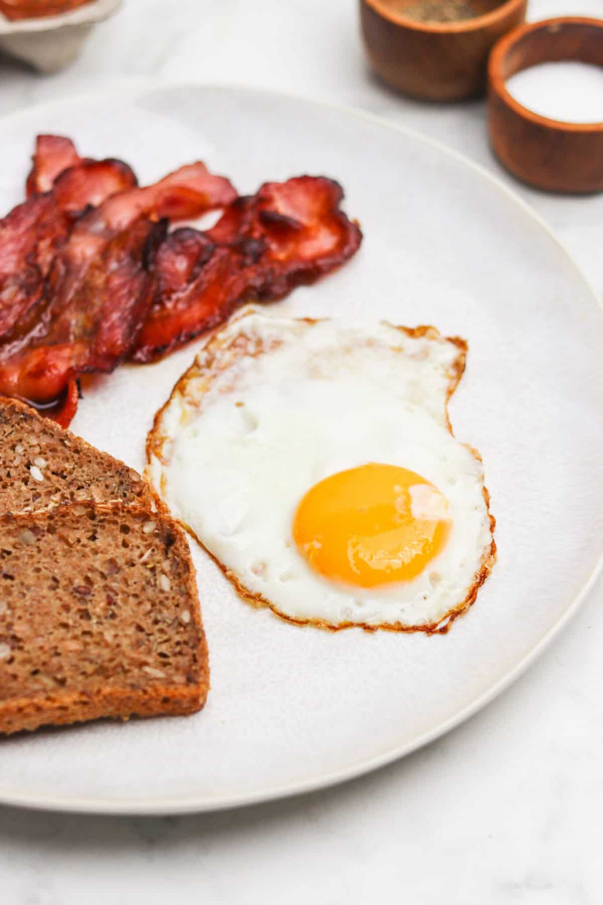 Perfect Sunny Side-Up Eggs - Food Faith Fitness