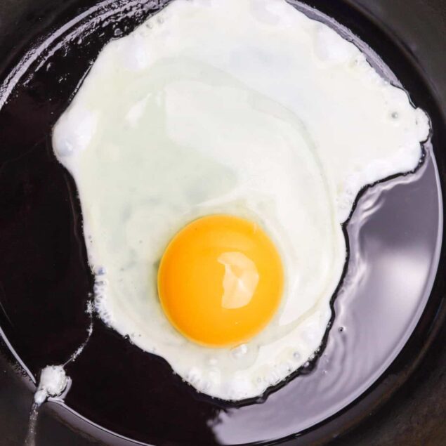 Perfect Sunny Side-Up Eggs - Food Faith Fitness