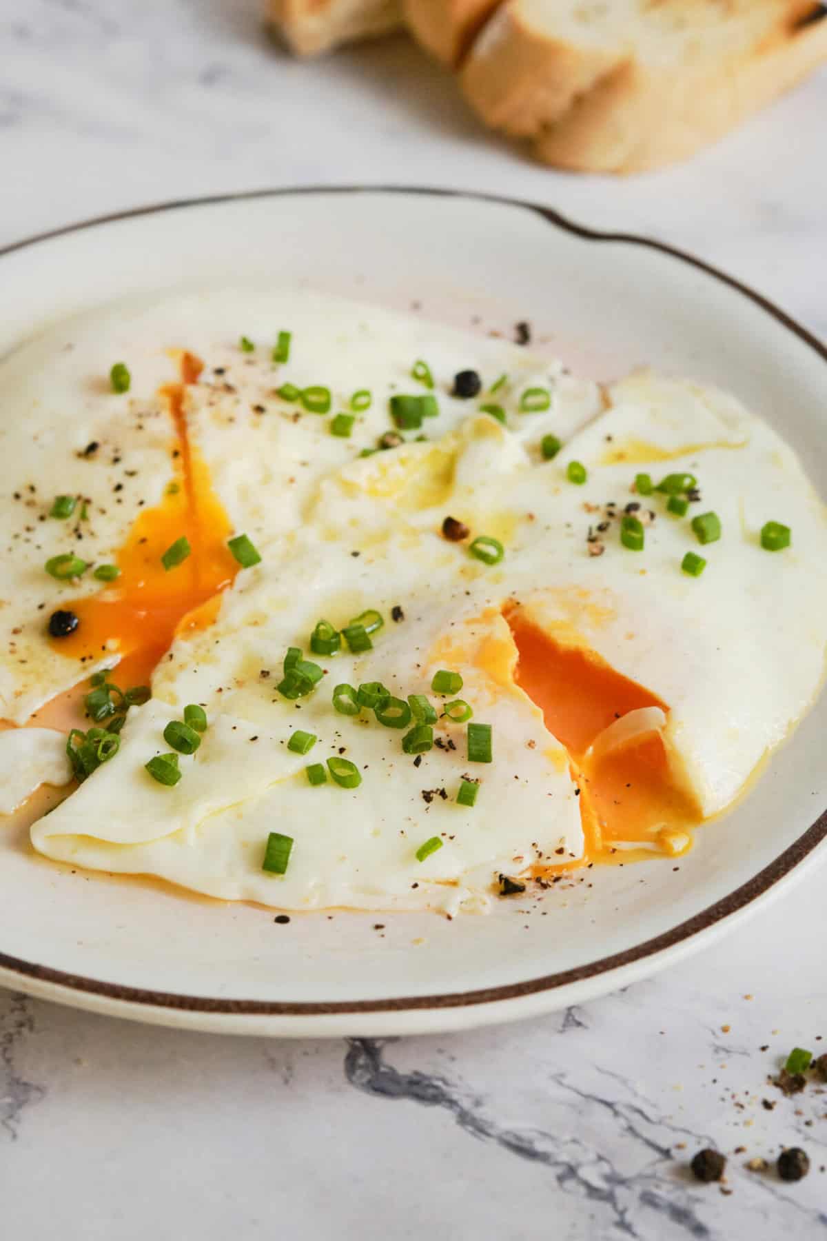 Easy Over-Medium Eggs Recipe - Food Faith Fitness