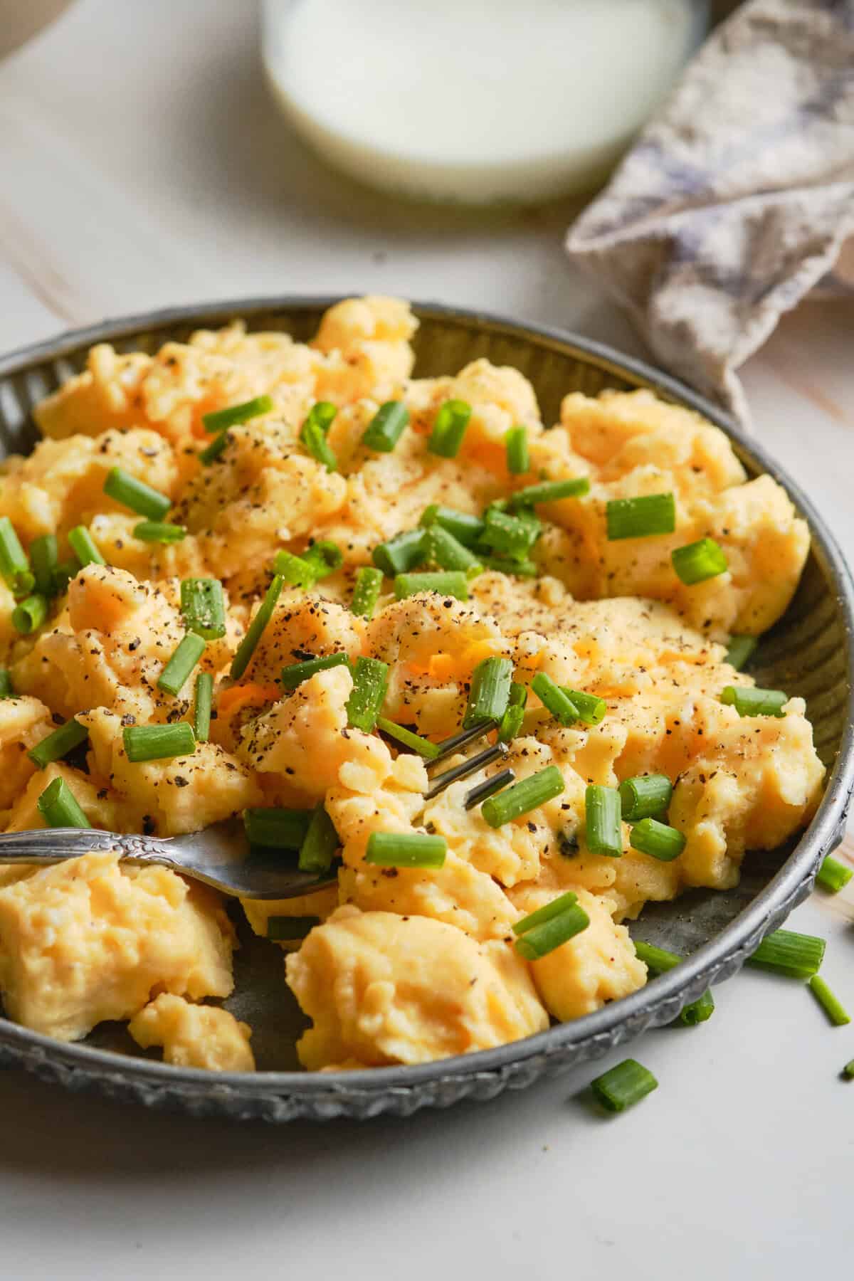 How to Make Scrambled Eggs in the Microwave - Food Faith Fitness