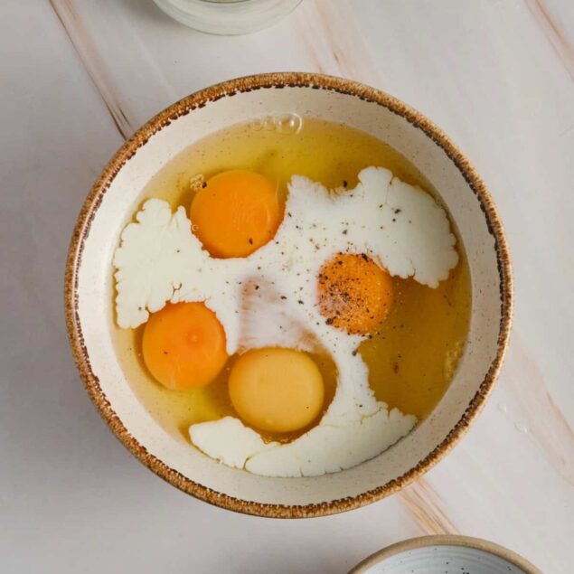 How to Make Scrambled Eggs in the Microwave - Food Faith Fitness