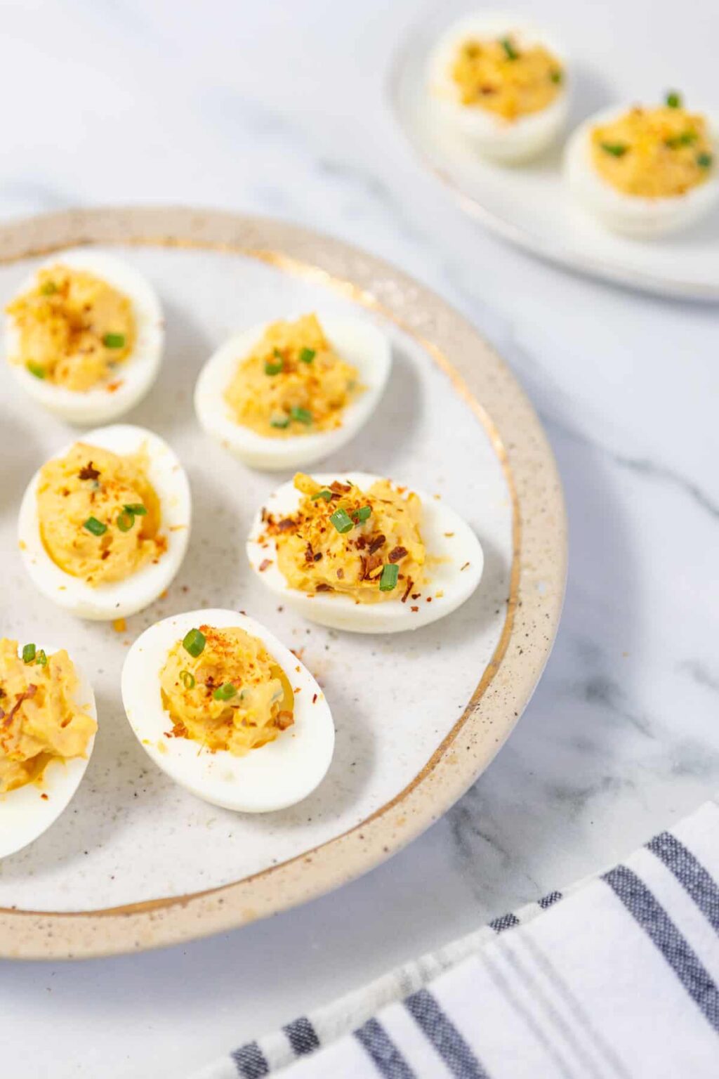 Spicy Deviled Eggs - Food Faith Fitness